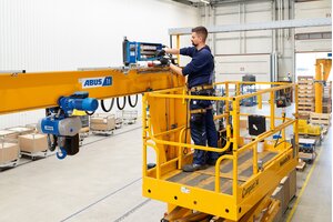 Portalkran mobil: Tragfähigkeiten bis 2 t | ABUS Kransysteme